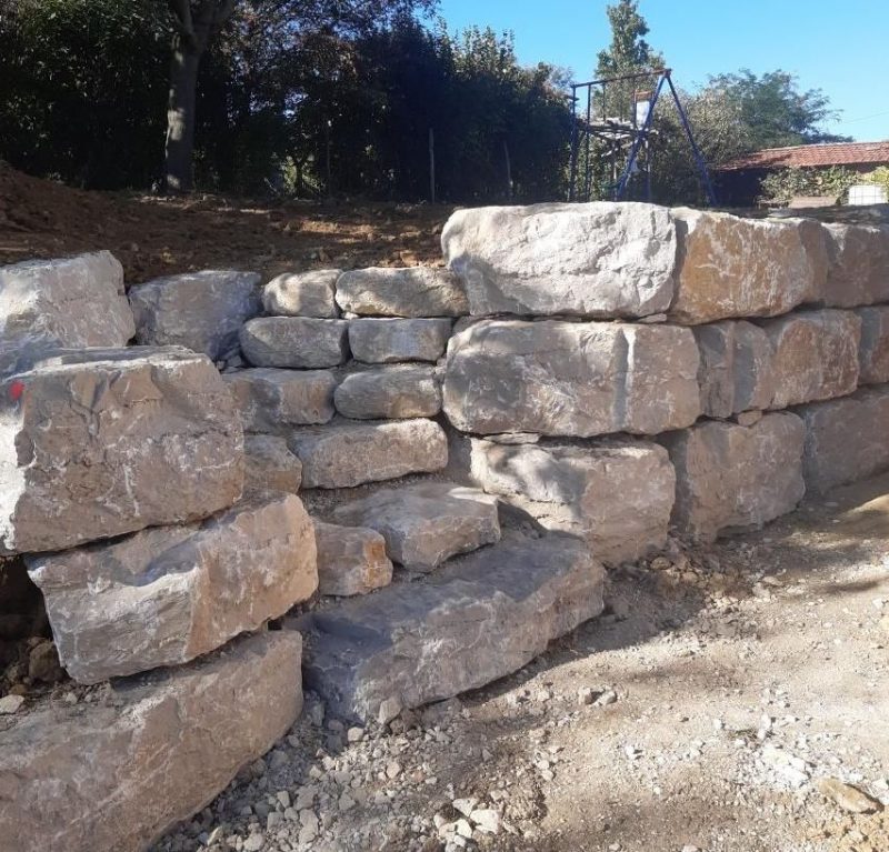 Réalisation d’un mur de soutènement en enrochement Concept Paysage ...